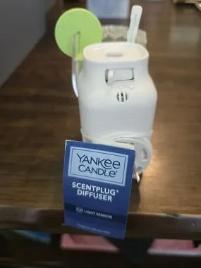 Yankee Candle | Other | Yankee Candle Margarita Plug In Lighted ...